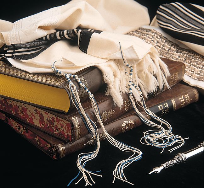 Did Yeshua (Jesus) Wear Tzitzit, the Traditional Jewish Fringes ...